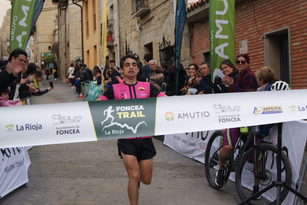 Sergio Mesones y Ruth Brito ganadores de Foncea Trail 2023 - Foncea Trail